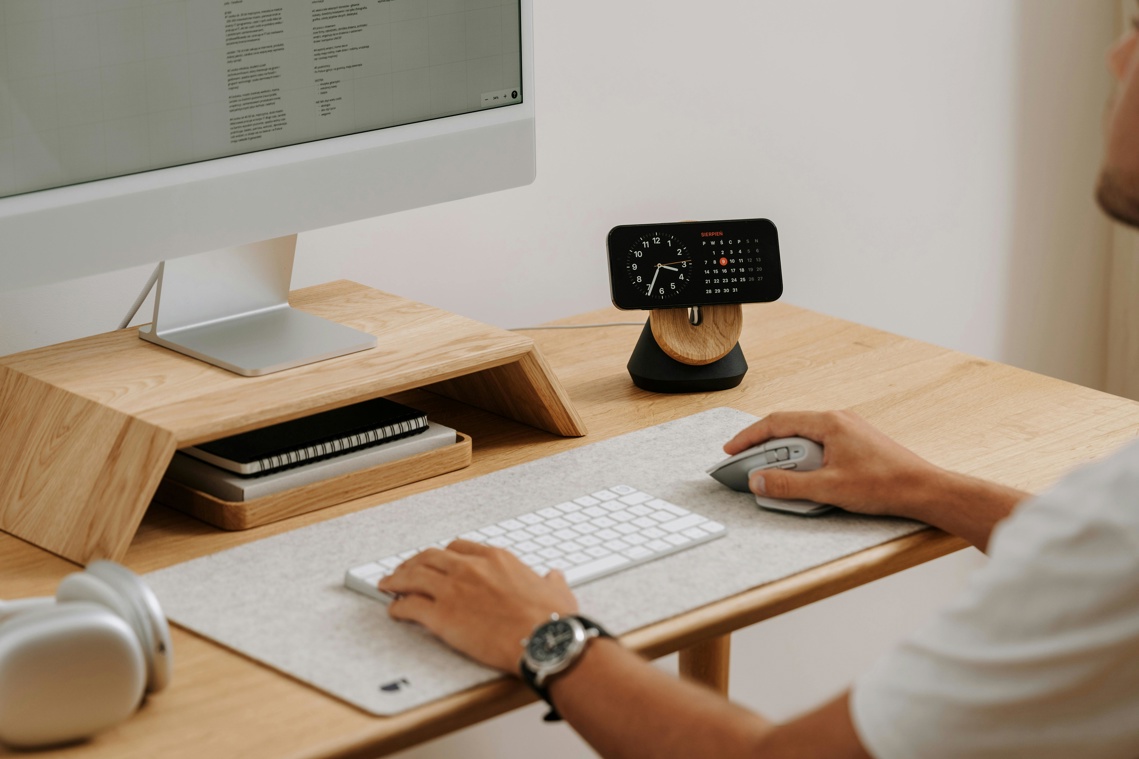 How to Set Up a Home Office for Productivity & Comfort